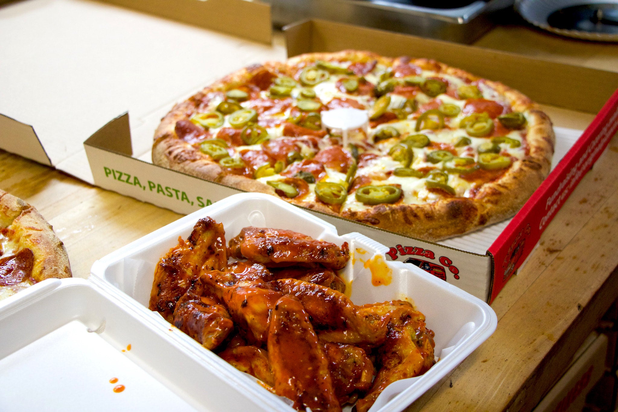 Jumbo Pizza, 1 Topping w/ 20 Qty Wings | El Monte Pizza Co